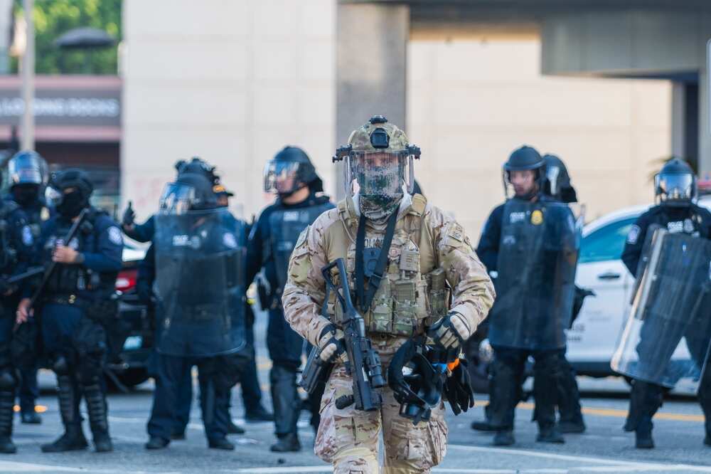 ICE Handcuffs NYC Official During Immigration Hearing Standoff ...